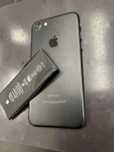 宇治市五ケ庄 よりiPhone7バッテリー交換のご依頼！