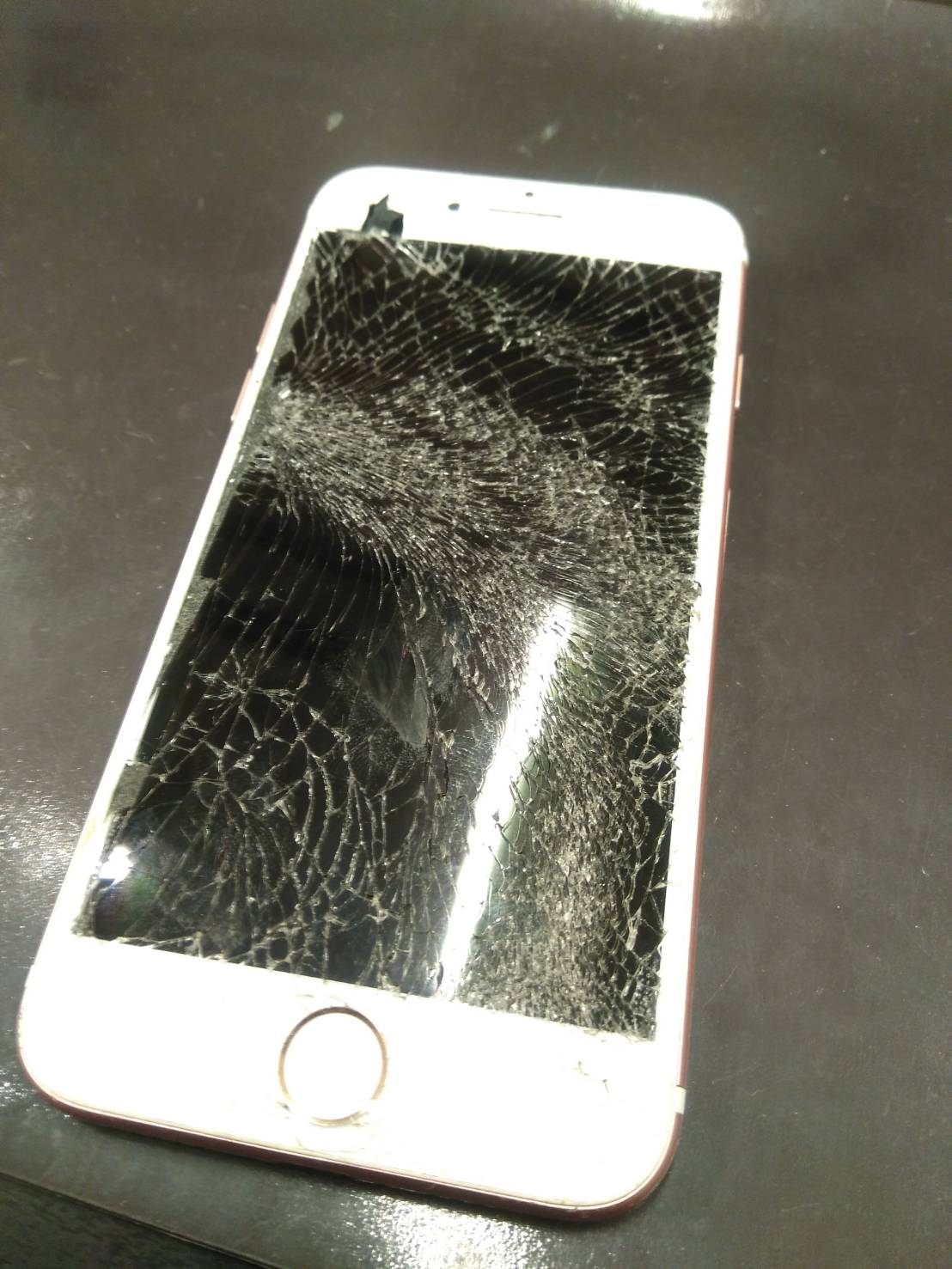 液晶漏れ・黒い斑点の浮かぶiPhone7の修理 - smartcool-momoの日記